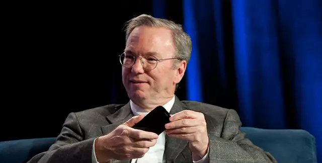 Eric Schmidt, et astuda Google'i (tähestik) plaat