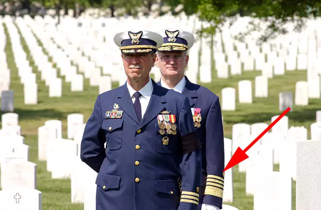 O logotipo do dia dos veteranos do Google tem uniformes costa incorreta 24919_3