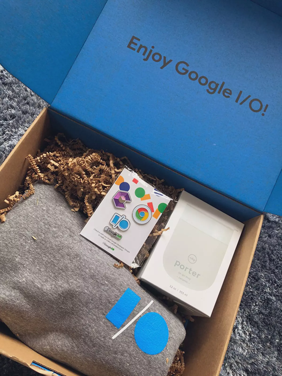 Google изпраща Google I / O Swag на някои разработчици