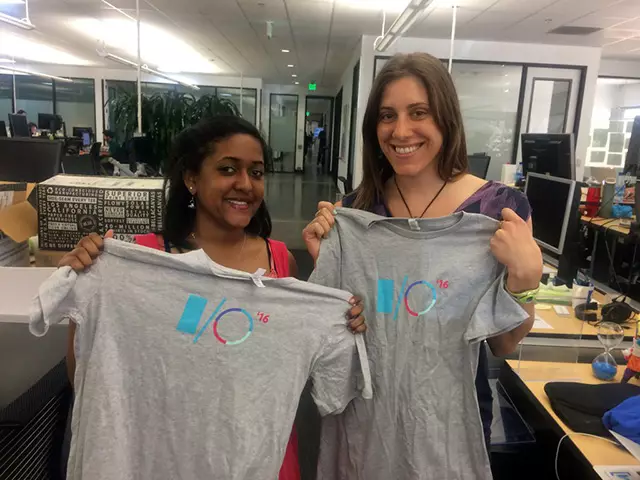 แอบดูเสื้อยืด Google I / O 2016