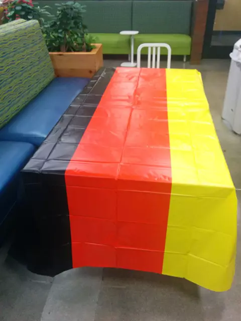 Google Lunch Room har tysk flag bordduge til World Cup Win