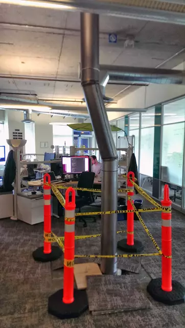 Pijpen die door Google's Seattle Office draaien