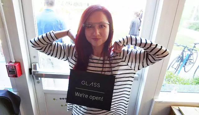 Google Glass - Ние сме отворен знак за Amanda Rosenberg