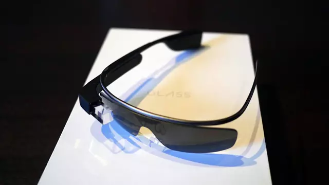 Google Glass Lealling