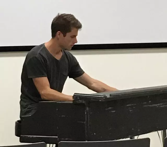 Jon McLaughlin anotamba kuGoogle